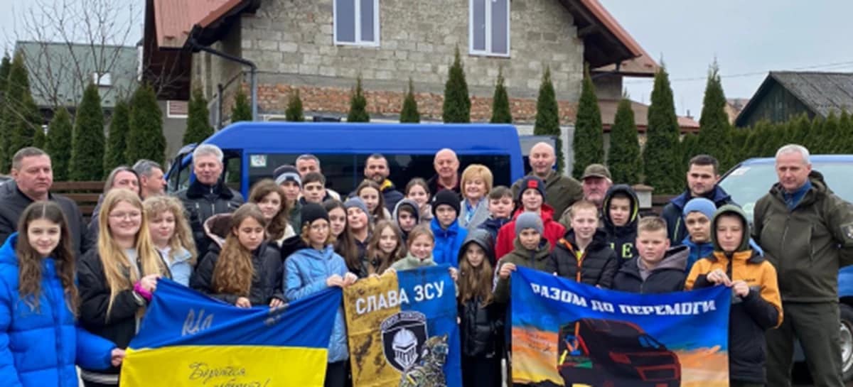 Volunteers from Mostyska deliver 45 drones to the front line for the ...