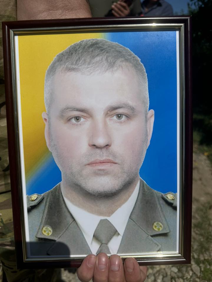 Сьогодні в Надвірній попрощалися з 50-річним захисником Савицьким ...